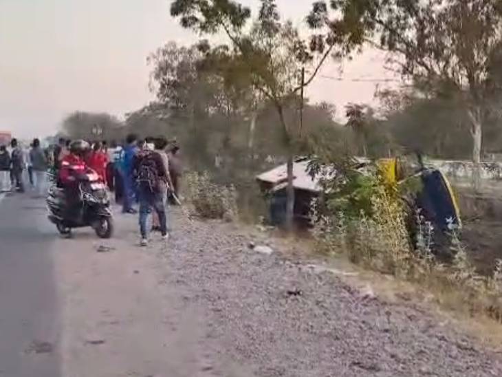 Parul University bus carrying 40 students overturns: Accident occurred ...