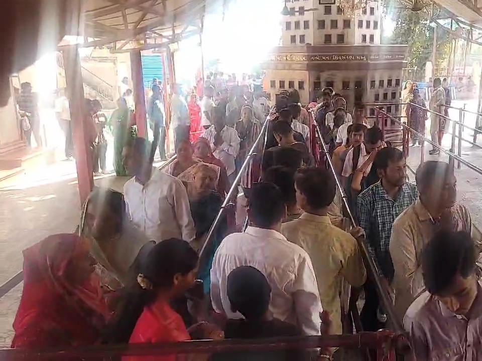 Long queues of devotees at the ancient Siddhanath Mahadev temple in ...