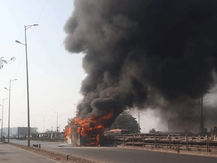BRTS Bus Catches Fire Near Niyol Checkpoint in Surat, No Casualties ...