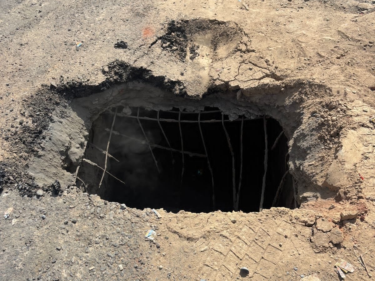 Large landslide on the road in Navsari due to lack of rain | નવસારીમાં ...