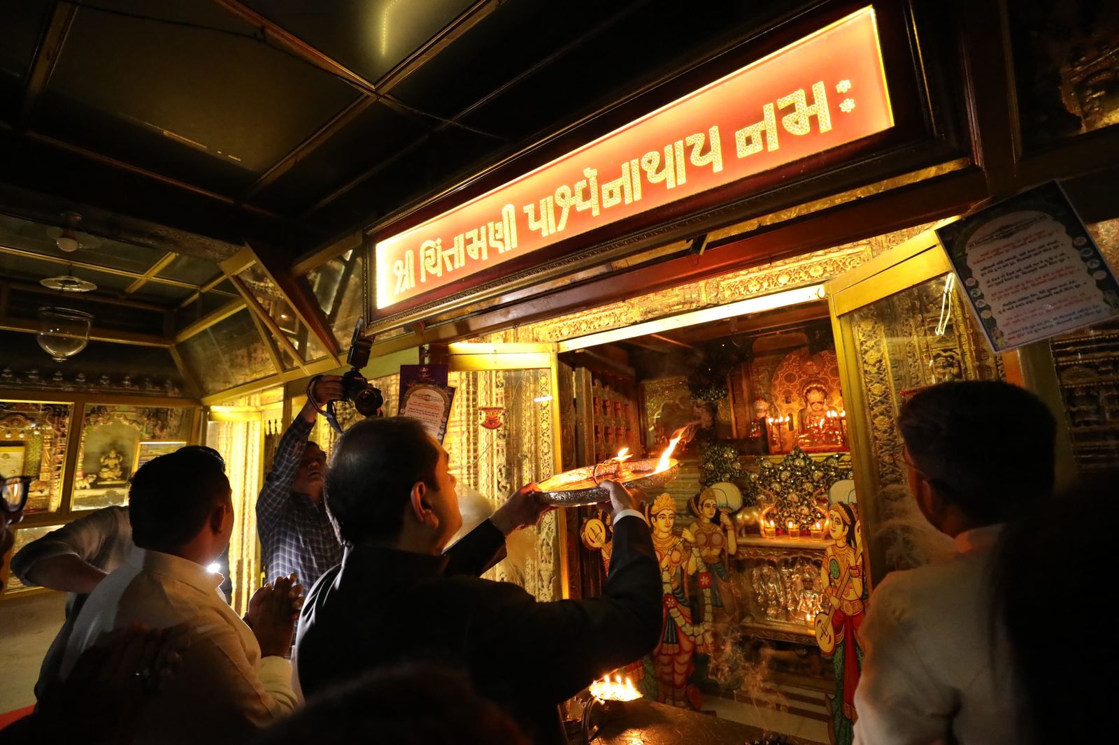 Offers prayers at Chintamani Derasar in Muglisara, performs aarti, and ...