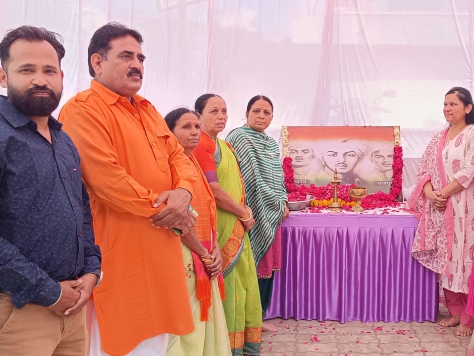 A program of distributing sarabat was organized on the martyrs' death ...
