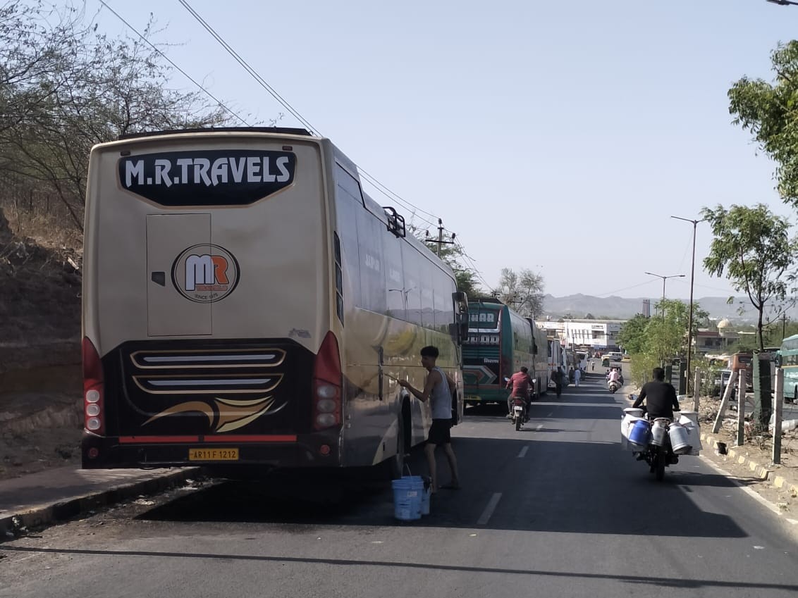 60 luxury buses parked in disorder between RTO and Atmaram Circle ...