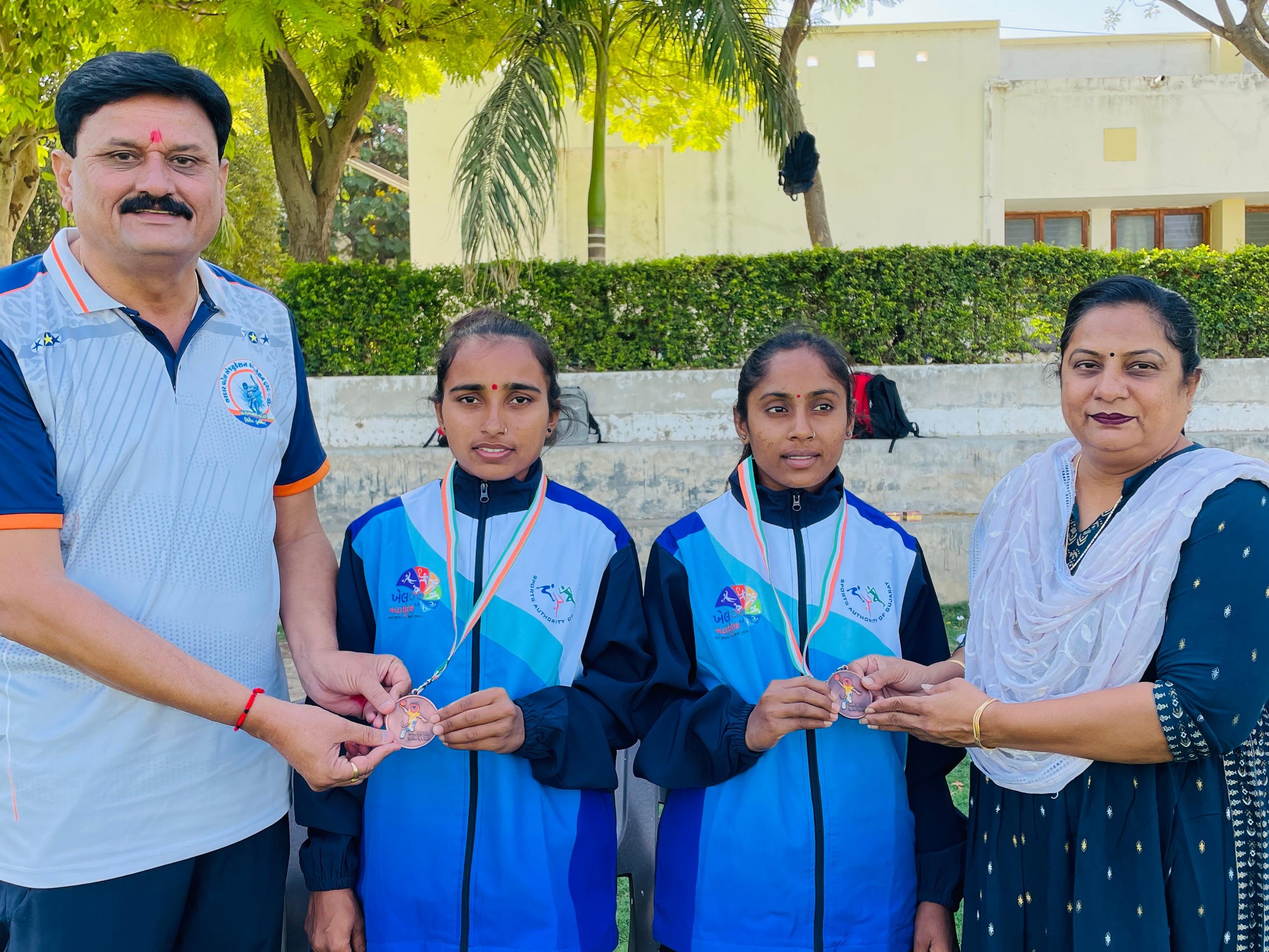 Deesa College women players won bronze medal in doubles stroke in state ...