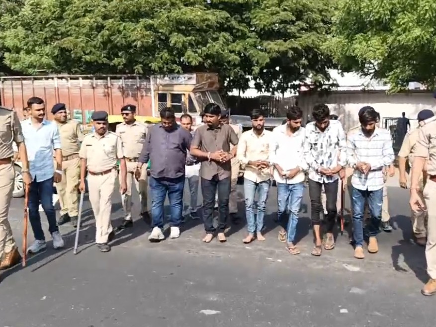 5 accused arrested for breaking barricades at Mulad Toll Plaza in ...