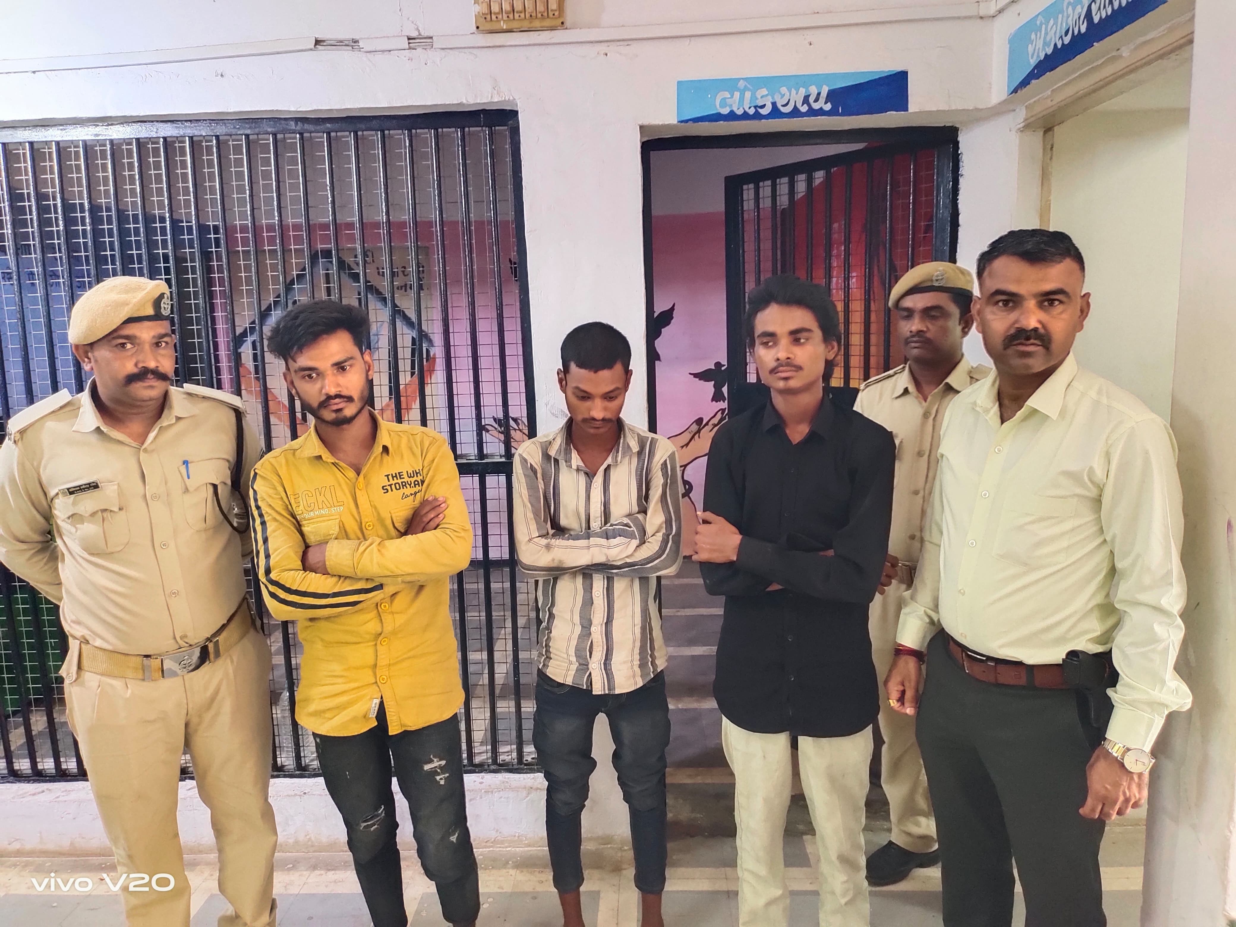 Police arrest 4 accused including Madhya Pradesh woman for theft in ...