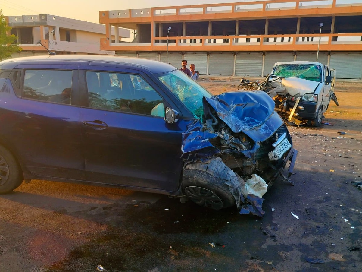 Accident between Eco-Swift cars on Dhandhuka-Ranpur road