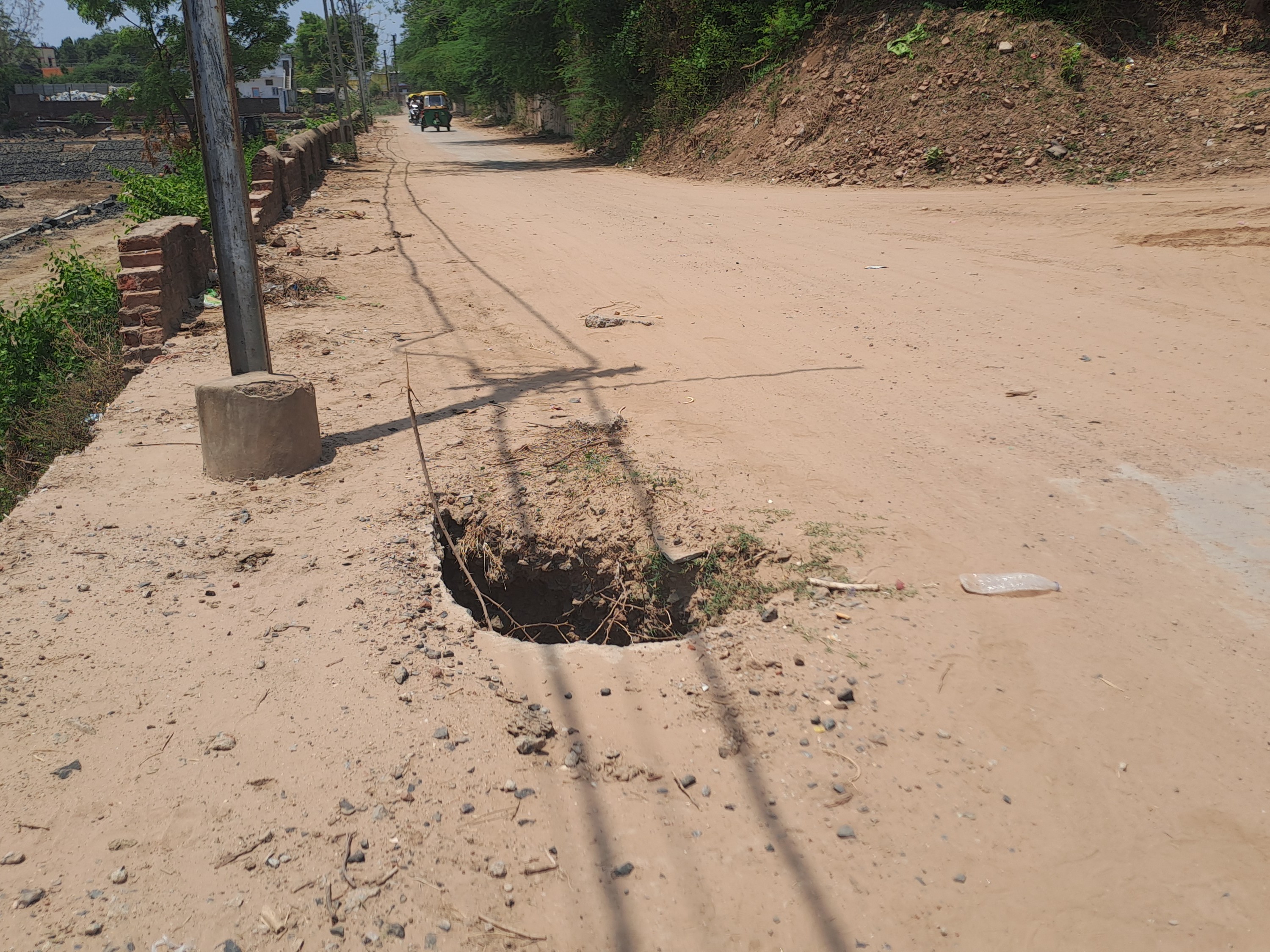 Balesa Road in Khambhat has become dangerous | ખંભાતમાં બલેસા રોડ જોખમી ...