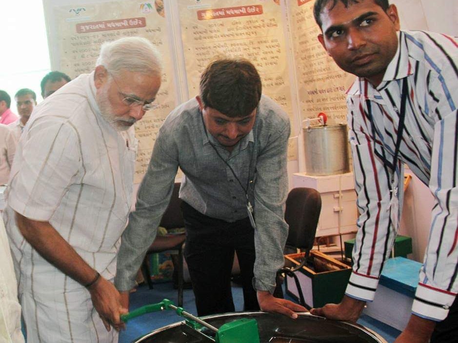 World Bee Day: The success story of Manmohan Patel from Valsad | વિશ્વ મધમાખી દિવસ: વલસાડના ...