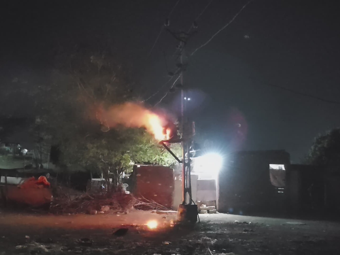 Fire in power transformer on Salangpur Road in Botad | બોટાદમાં ...