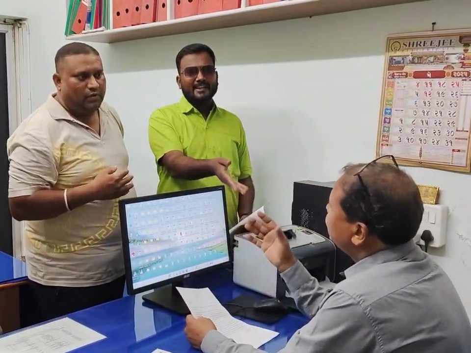 Panchmahal people are upset with MGVCL services | પંચમહાલ MGVCLની ...