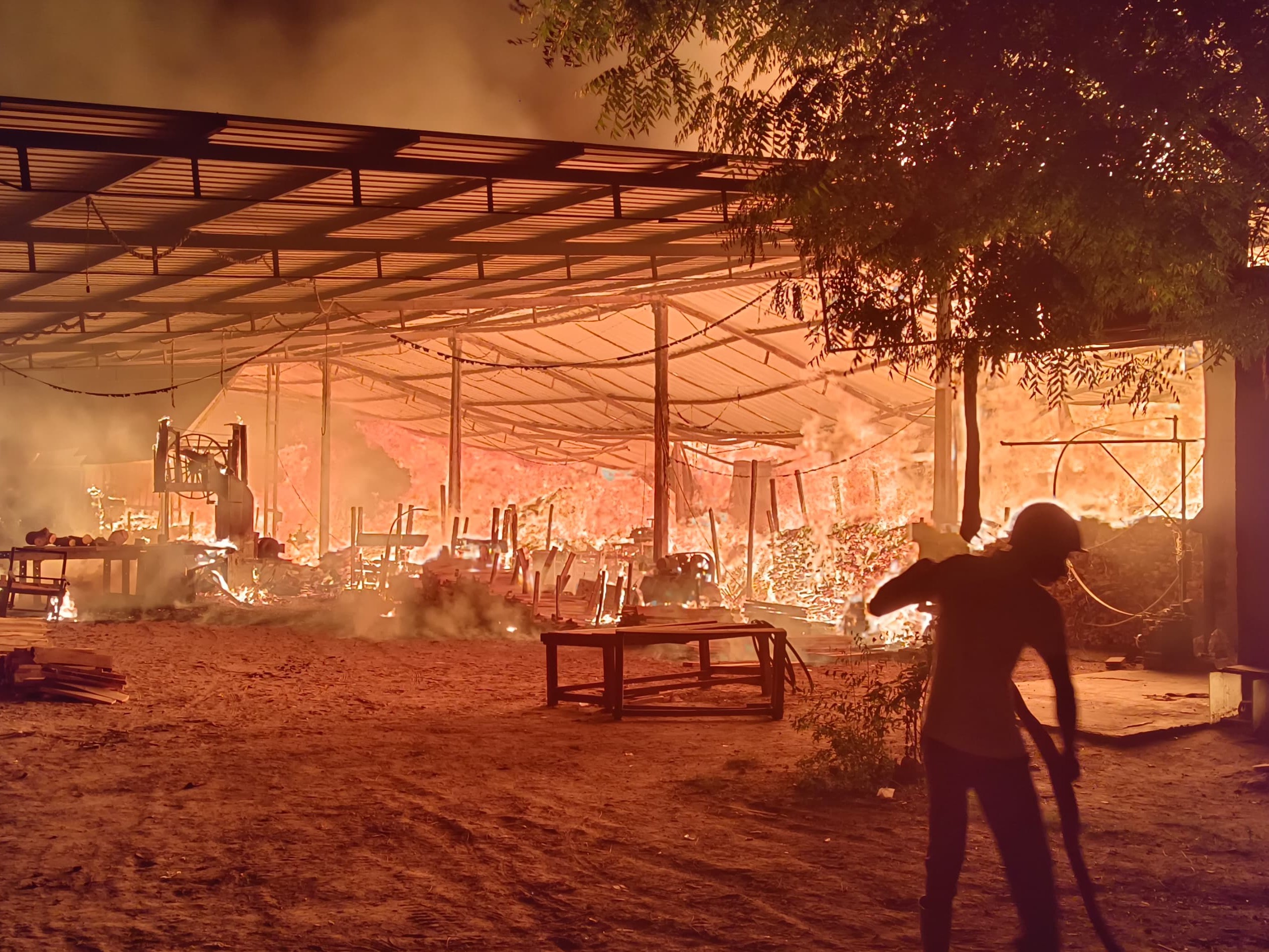 Fire in wooden pitha near Chikhodara