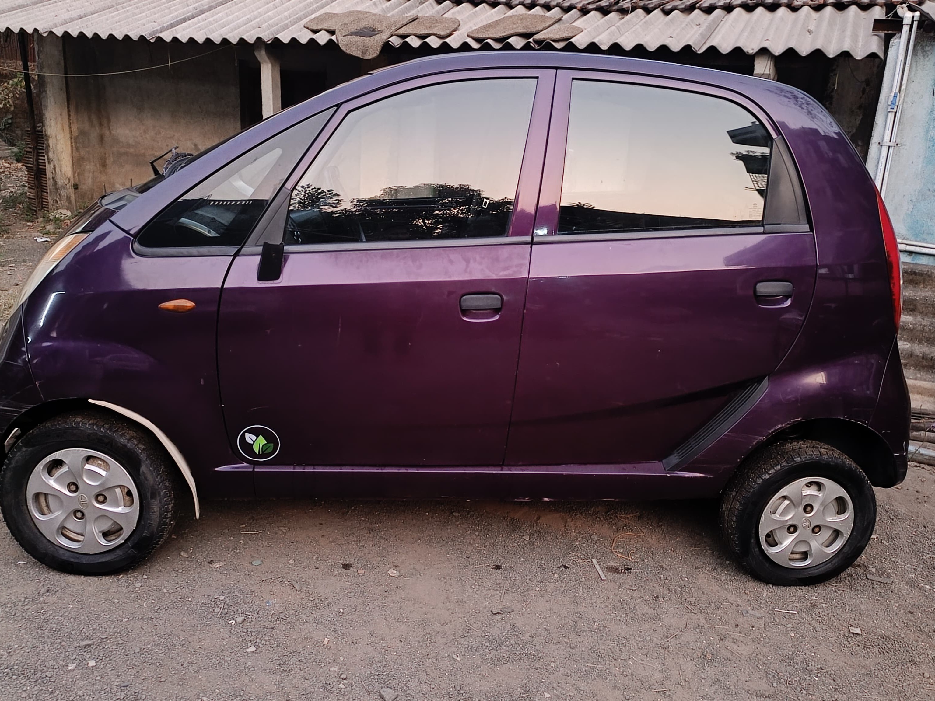 Nano car stolen near police station in Valsad
