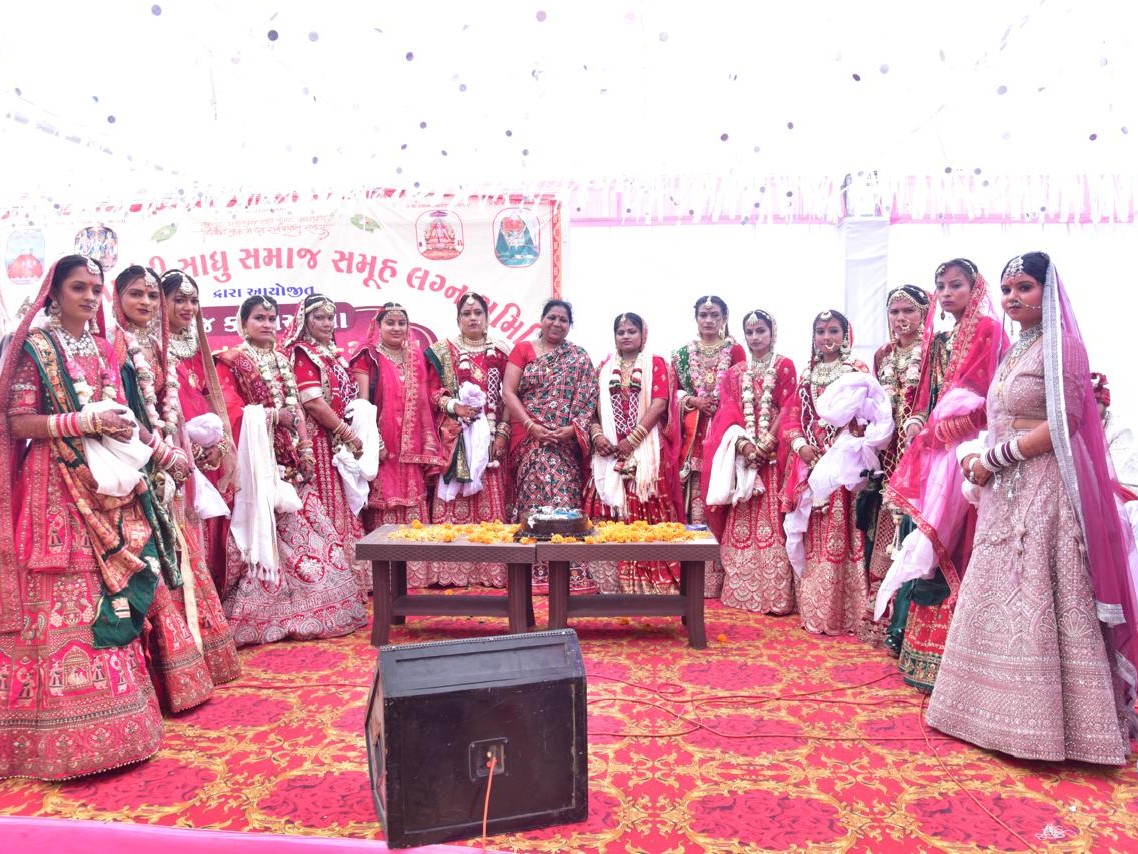 14 couples from Ramanandi Sadhu Samaj set up tents, donors gifted the ...