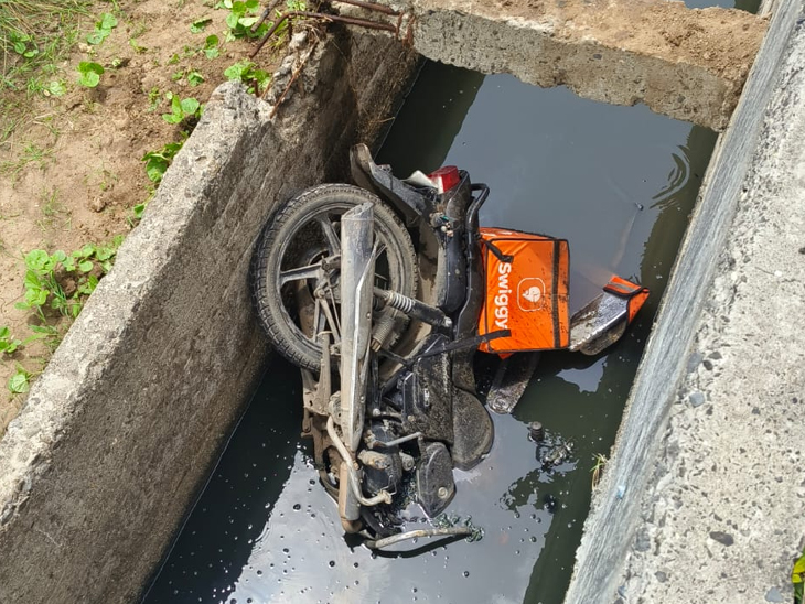 Biker dies after falling into open gutter in Surat