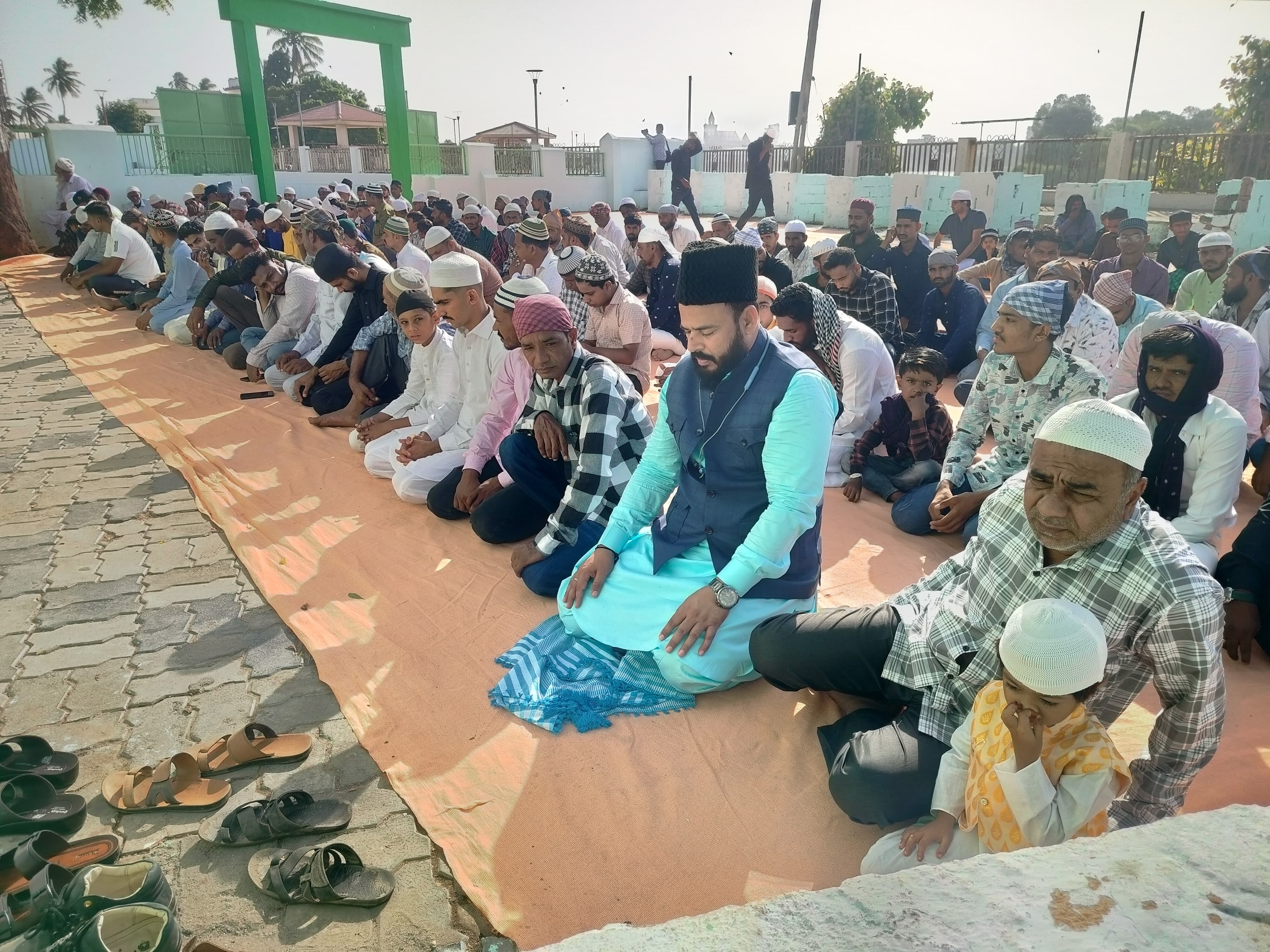 Bhuj Eidgah Eid al-Adha Celebration Hamirsar Lake; Photos, VIDEOS