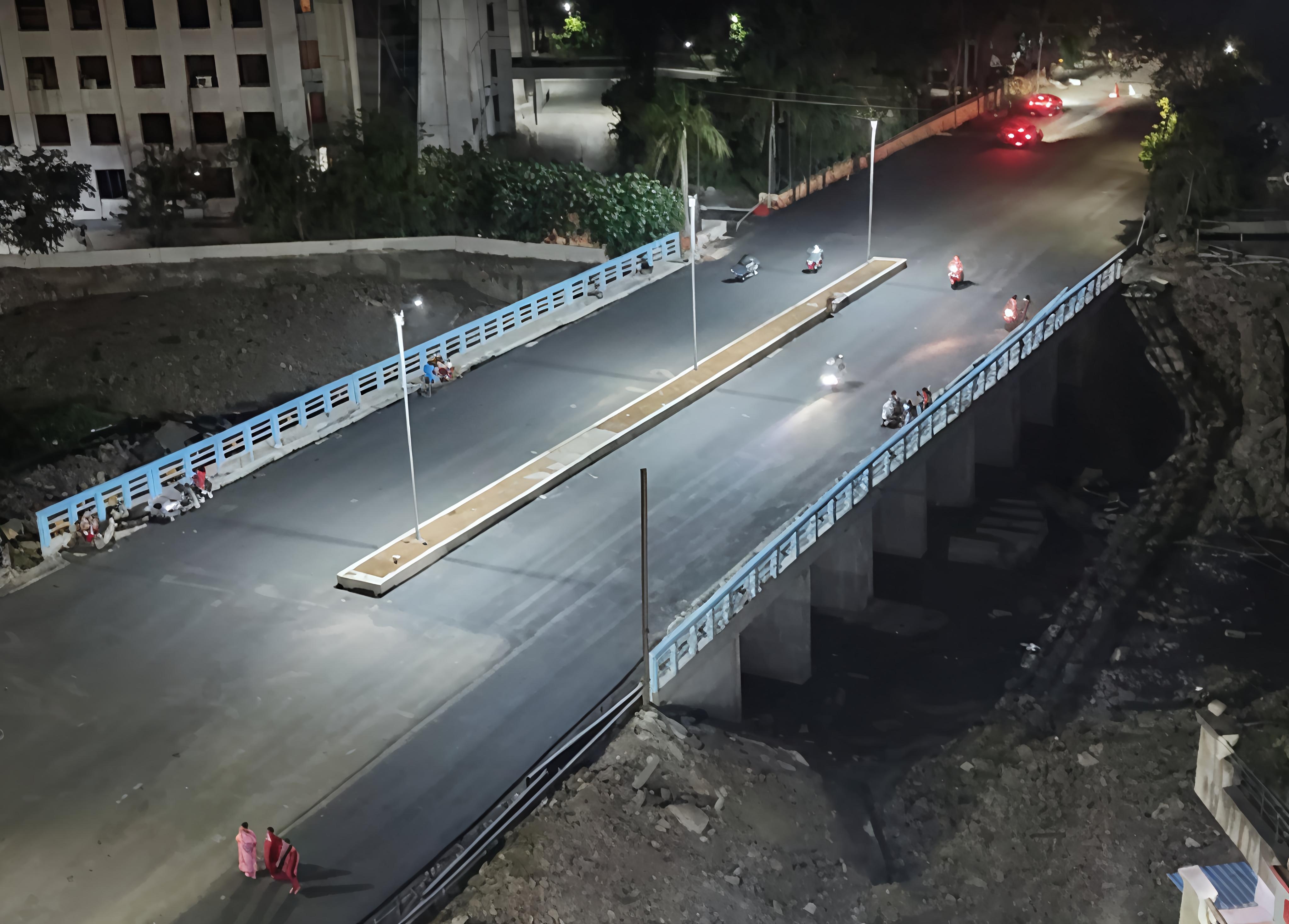 The Kaliawadi Bridge connecting the highway to Navsari used to sink ...