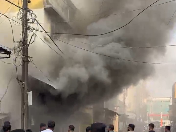 Vapi Gunjan Surya Gali Garment Shop Fire; PHOTOS | વાપીમાં ગાર્મેન્ટ ...