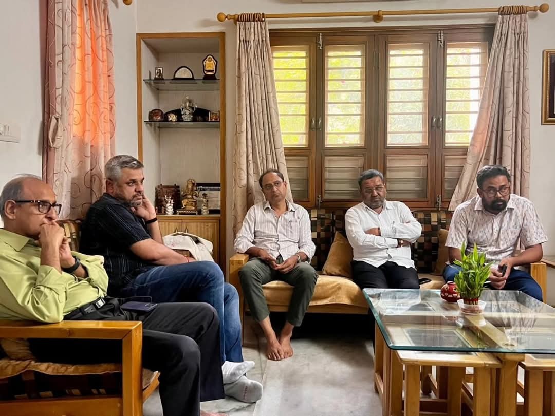 Plane Crash Deaths Families Condolence Anand MP Mitesh Patel Visits ...