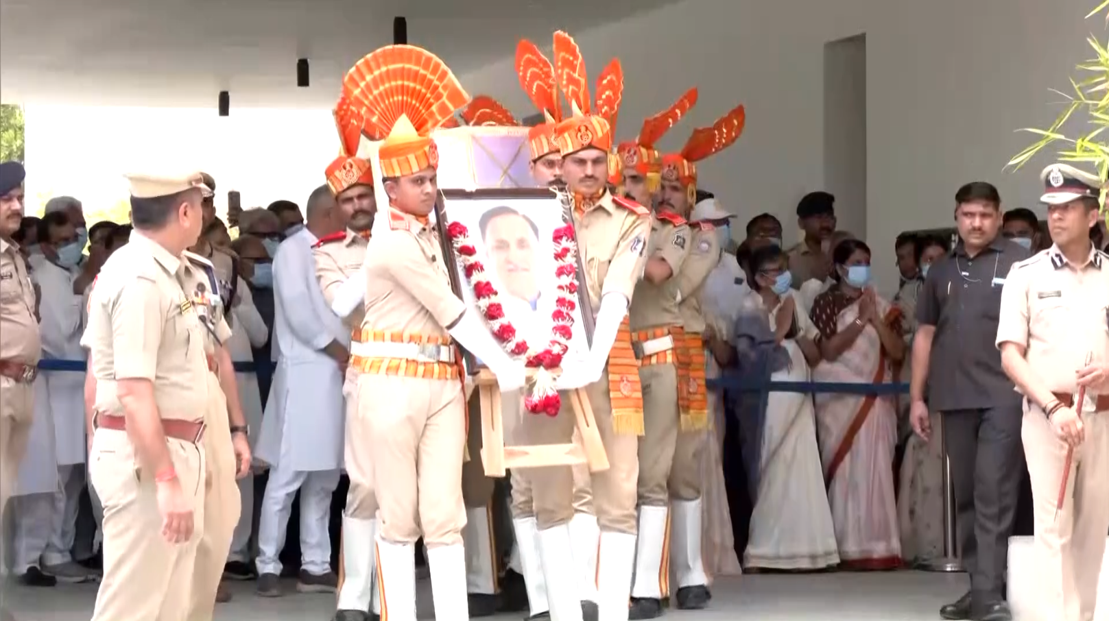 Vijay Rupani Death News Update; Family Mourns Last Rites Rajkot Photos ...