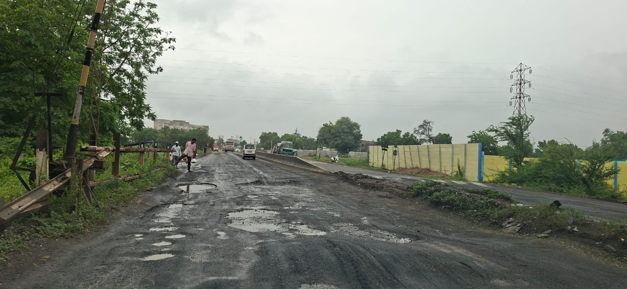 The rains fell on the Purana near Vasad Gate, and the gaps appeared ...