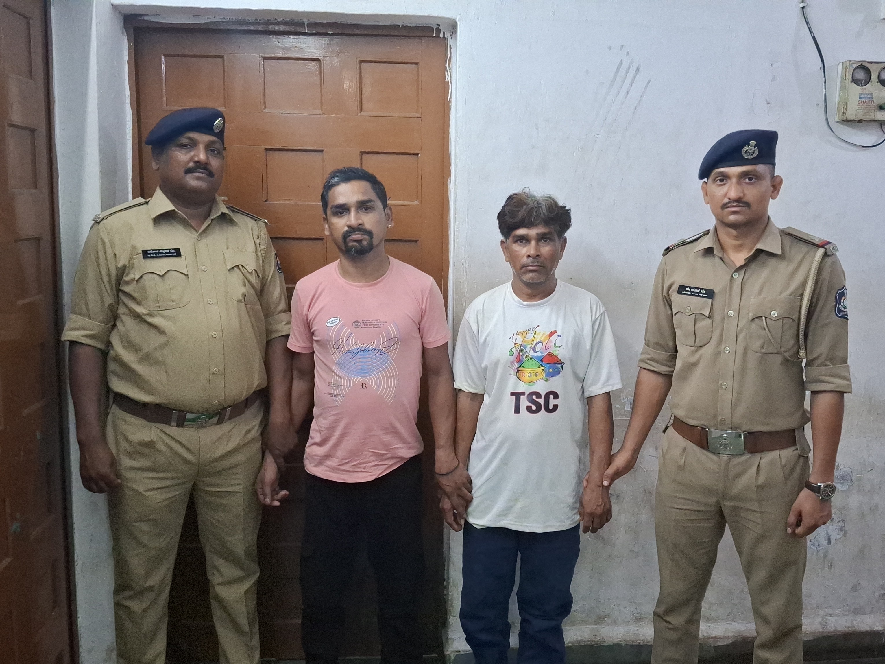 Valsad Pardi Umarsadi Village Jitendra Tandel Attacked Neighbor Couple ...