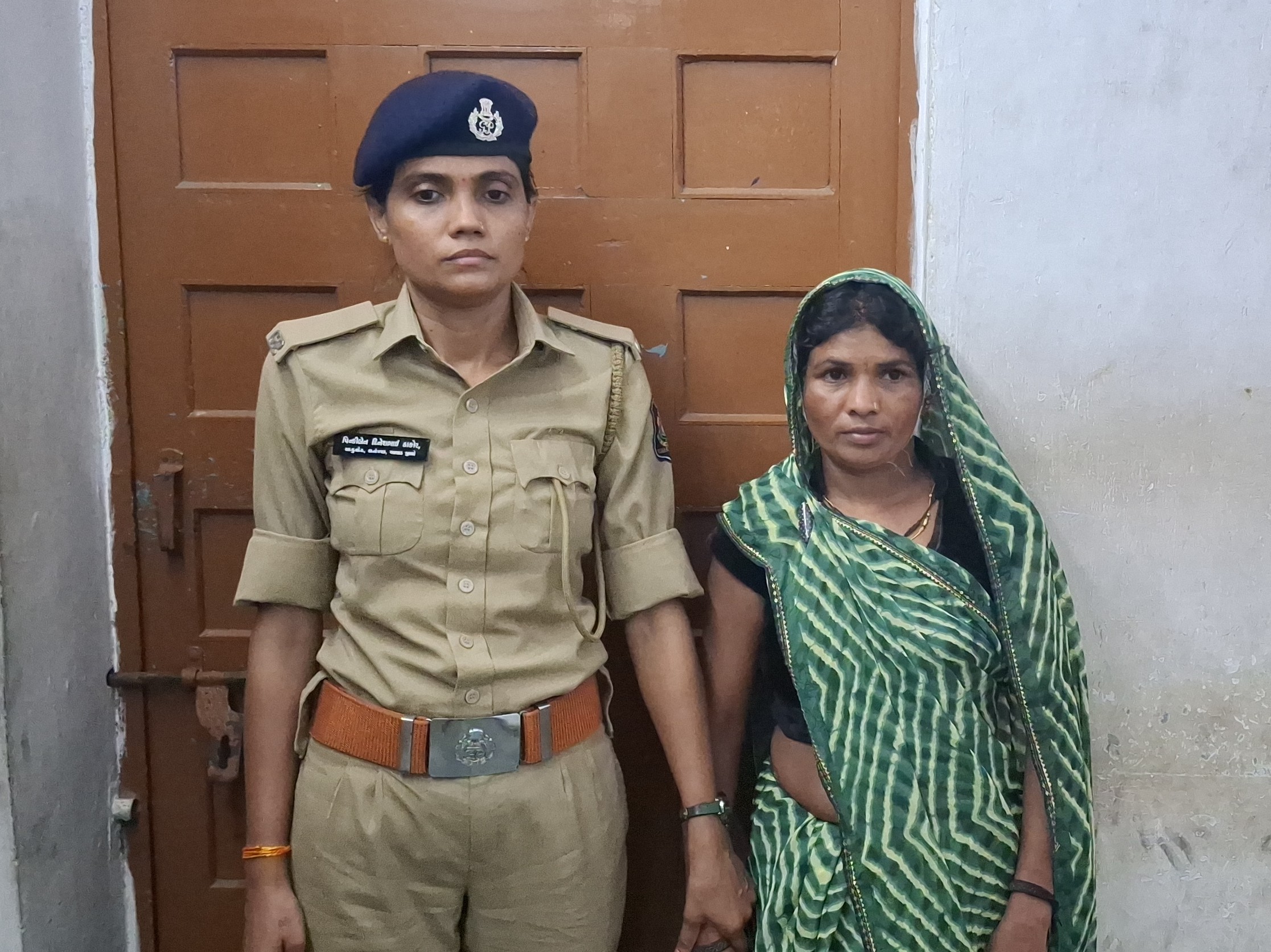 Valsad Pardi Umarsadi Village Jitendra Tandel Attacked Neighbor Couple ...