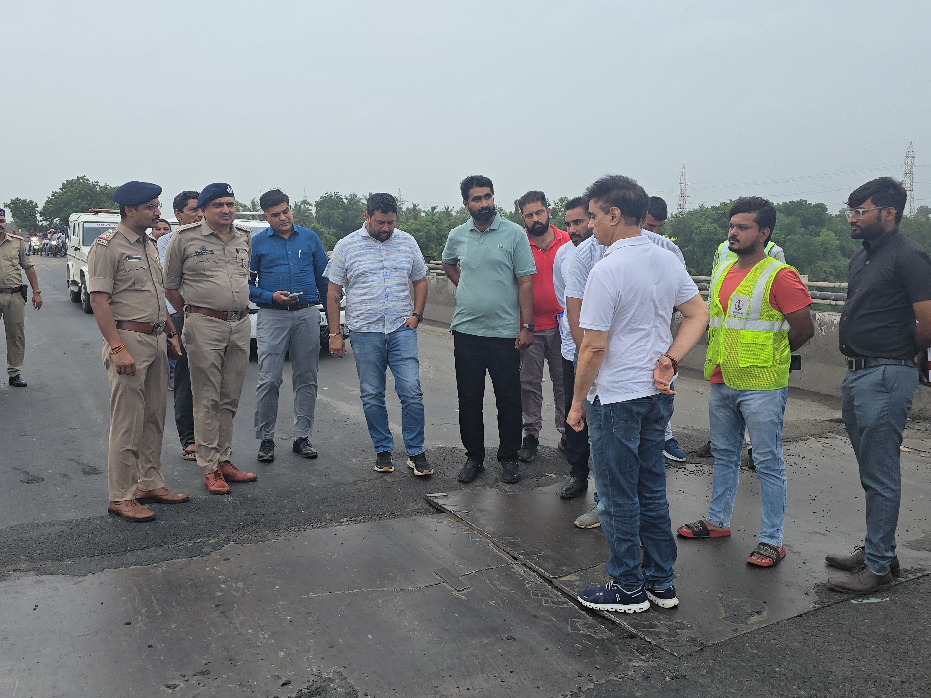Kamrej Kholvad Tapi River Bridge Traffic Problem; Praful Pansheriya ...