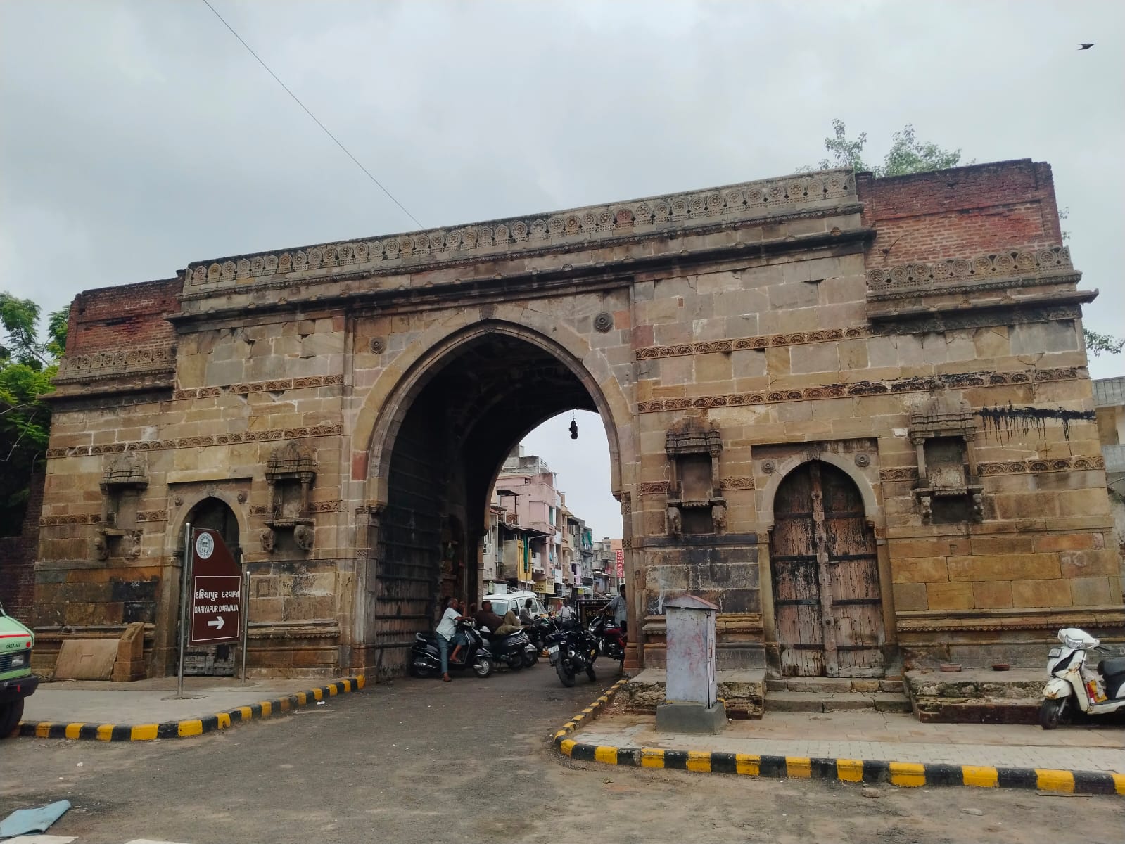 Archaeological department wakes up after Delhi gates are broken
