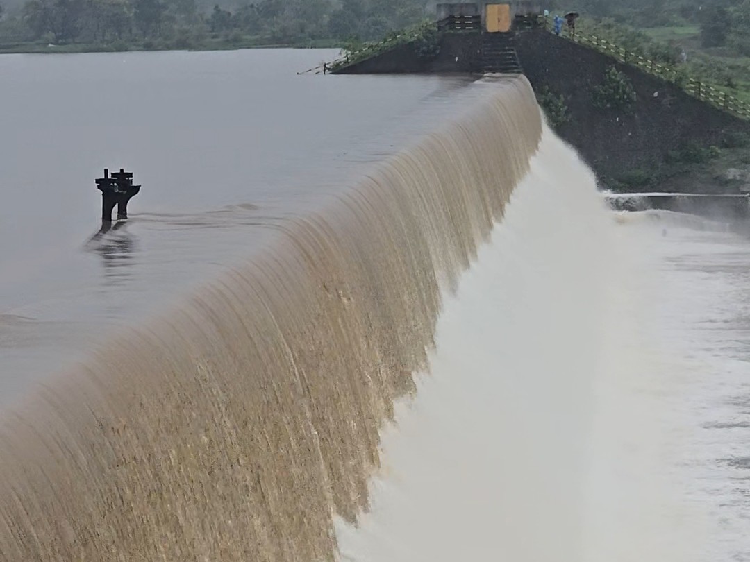 Doswada Weir Dam Overflows Mindhola River