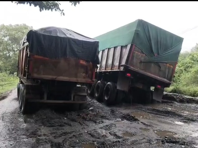 Bad condition of bypass road in Umra village of Jambusar | જંબુસરના ઉમરા ગામે બાયપાસ રોડની ખરાબ ...