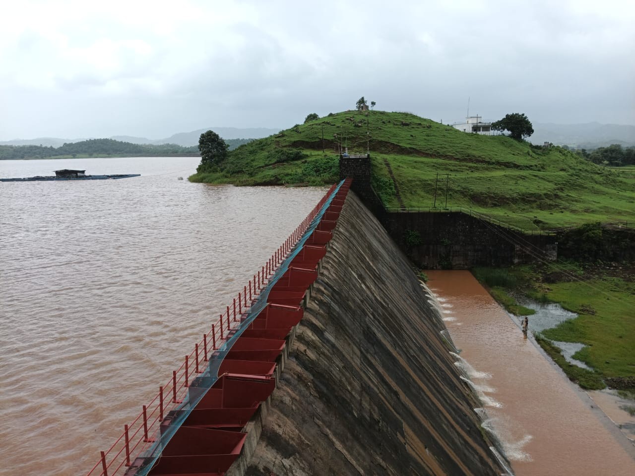 Narmada Sagbara Dams Overflow; Chopadwav, Kakadiamba Full PHOTOS VIDEOS ...