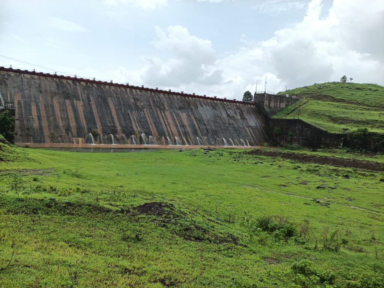 Narmada Sagbara Dams Overflow; Chopadwav, Kakadiamba Full PHOTOS VIDEOS ...
