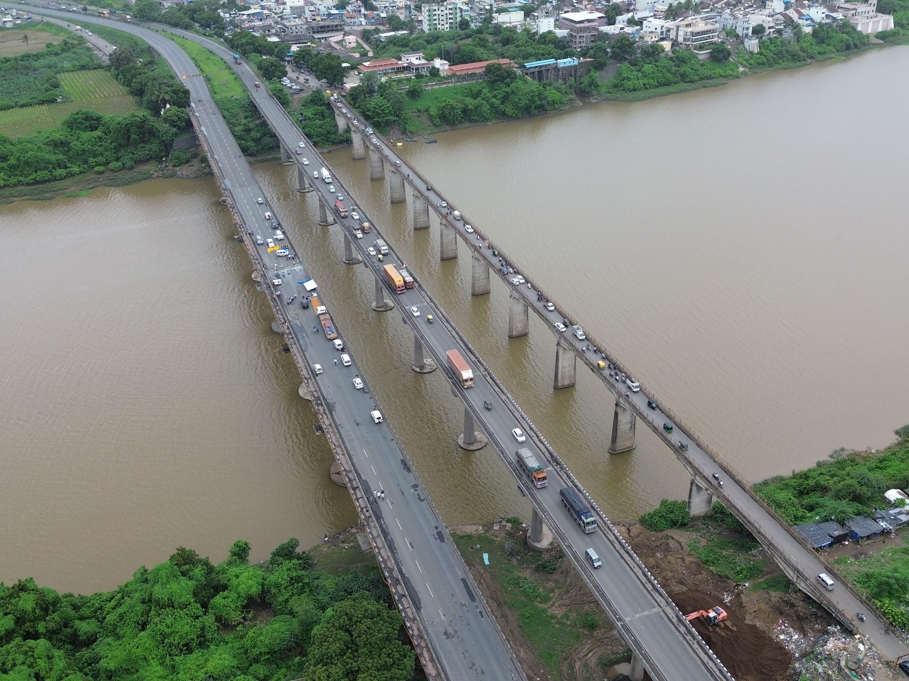 Repair of Tapi River Bridge begins | તાપી નદીના બ્રિજની મરામત શરૂ ...