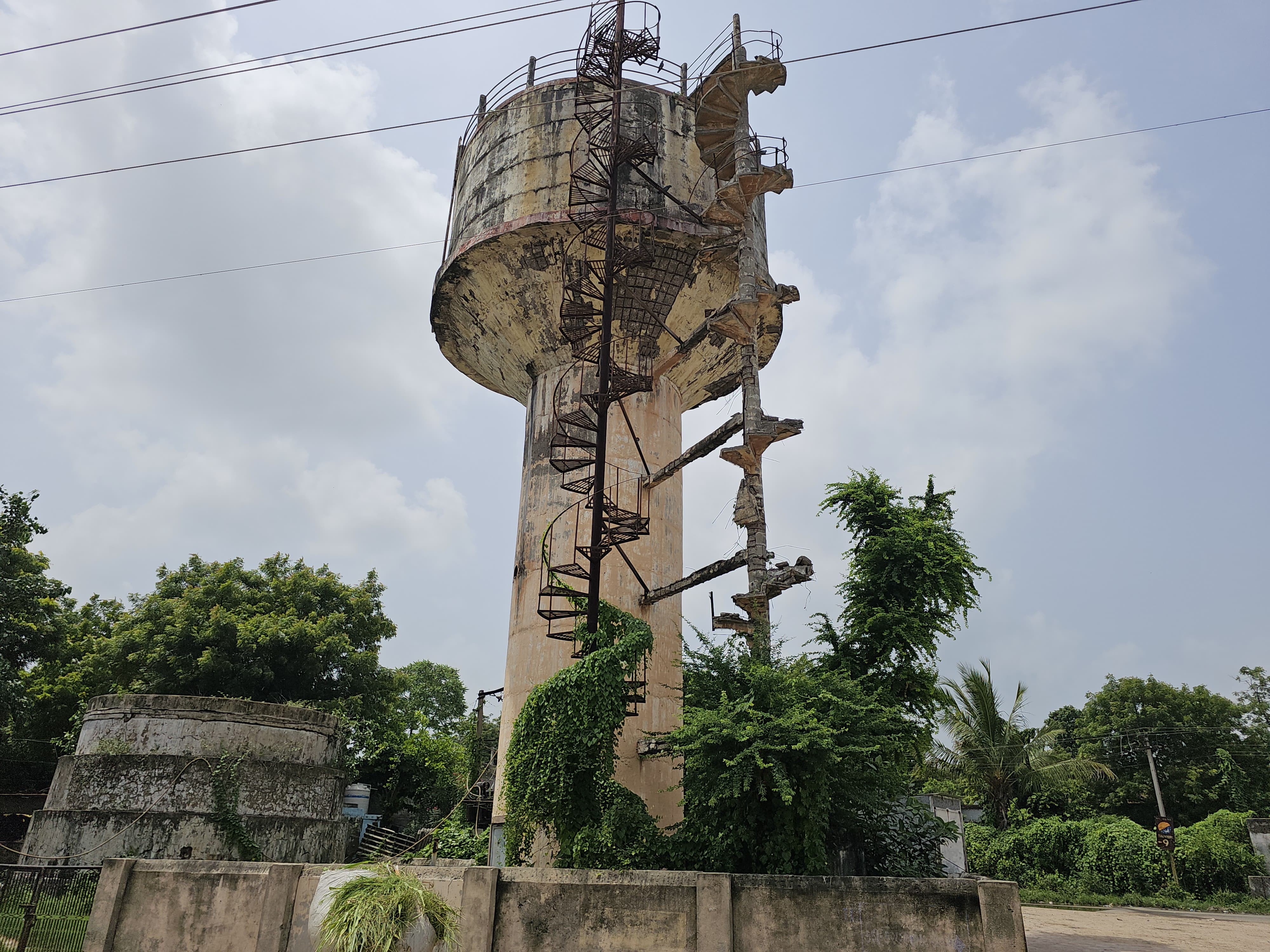 Kadi Karannagar Water Tank Dangerous Condition Collapse Risk | કડીના ...