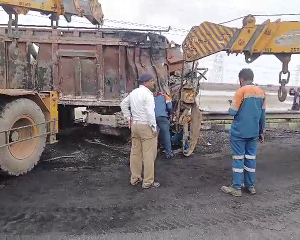 Morbi Maliya-Surajbari Bridge Triple Accident Container Overturns Car ...