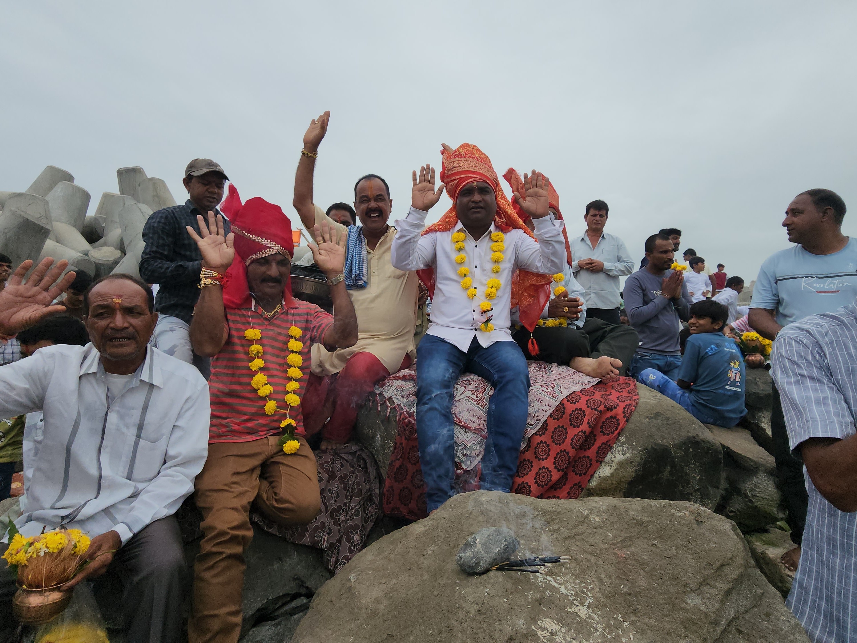 Veraval Bhidia Kharwa Samaj Nariyeli Poornima; Fishermen Worship Sea ...