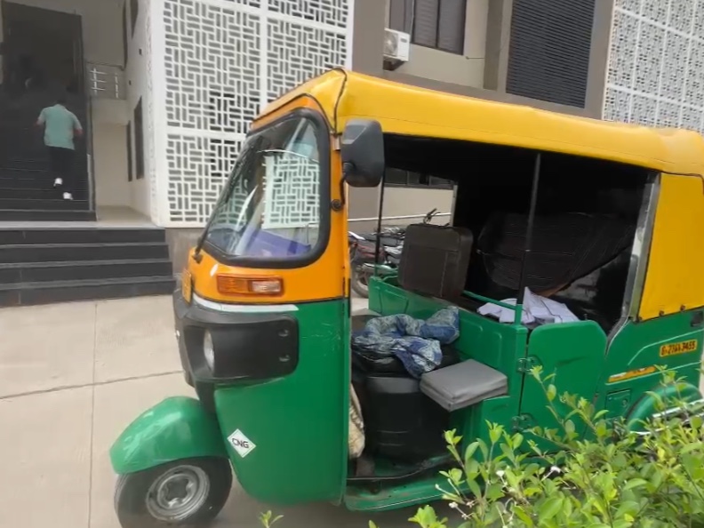 A rickshaw with beef was caught in Sherkhi, Vadodara district, action ...
