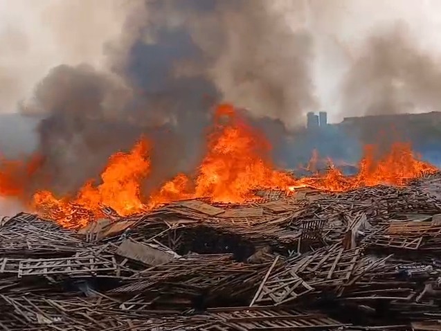 Halol MG Motors Scrap Vendor Godown Blaze Fire Teams Efforts