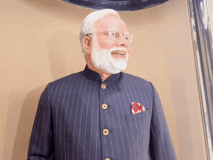 Surat Dharmanandan Diamond Hitesh Patel Private Jet; Navratri DA-42 Plane