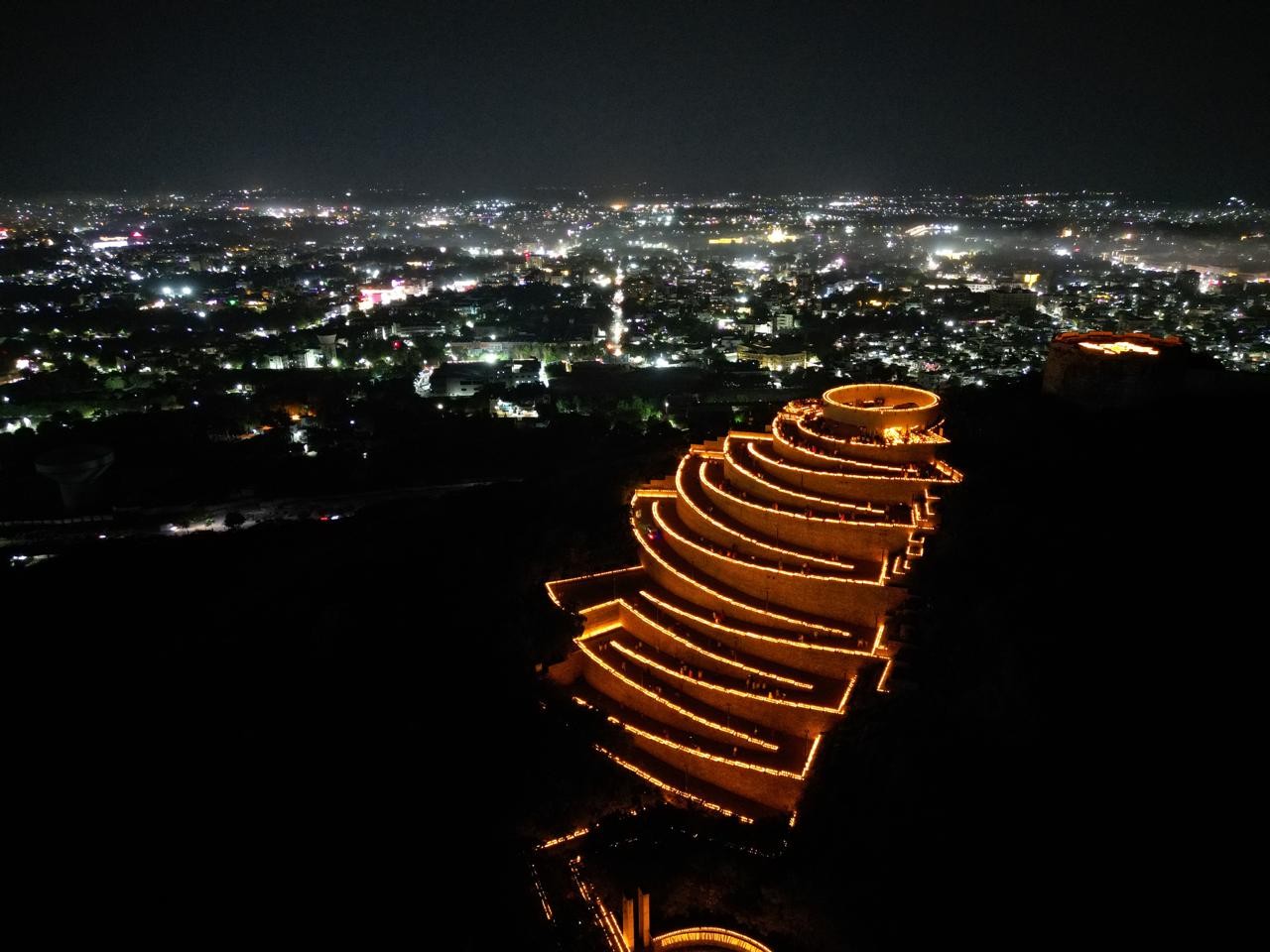 'Prakash Van', a golden sight of 51 thousand lamps, became a memorial
