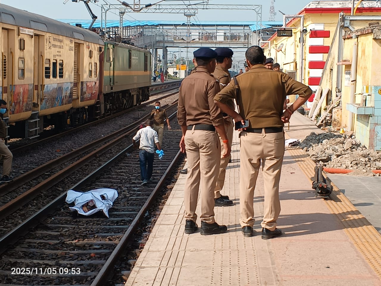 Mirzapur Train Accident LIVE Photos Update; Chunar Junction | Kartik ...