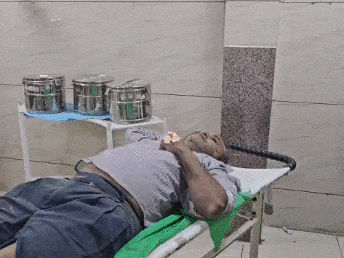 Kadi Wall Collapse Traps Laborers One Dead | કડીમાં દીવાલ ધરાશાયી થતાં ...