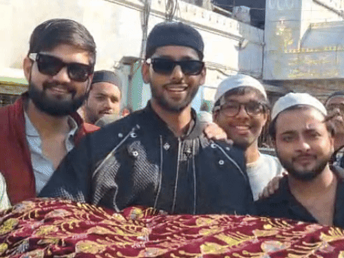 Bigg Boss 19 Basheer Ali Visits Ajmer Dargah Sharif; Offers Chadar ...