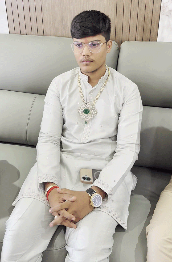 Surat Diamond Heir Jash Mehta Renounces Wealth Luxury Monk Life | સવા બે લાખની ડાયમંડ વોચ ...