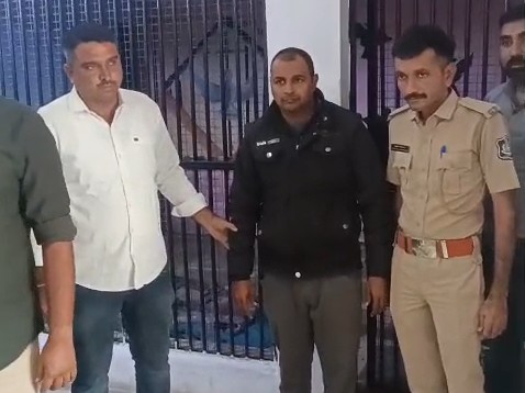 Talala police arrest accused in solar panel fraud | તાલાલા પોલીસે સોલર ...