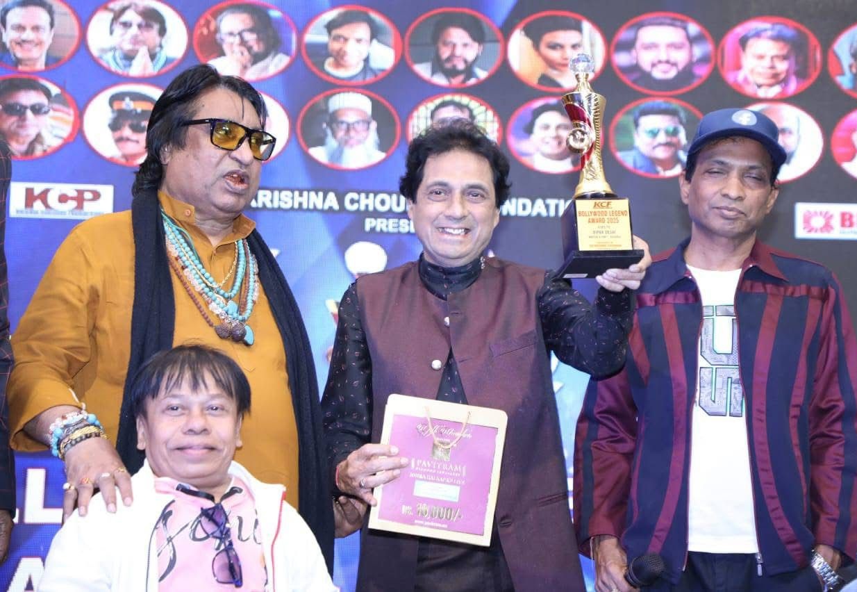 Deepak Desai from Tighara honored with Bollywood Award