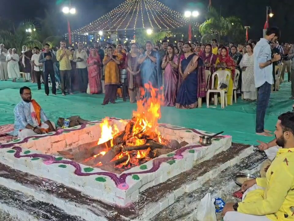 Devotees throng Kharach Ashram on Dutt Jayanti | દત્ત જયંતીએ ખરચ ...