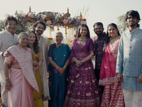 Kinjal Dave posts engagement video on Facebook Gujarati singer engaged ...