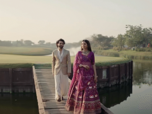 Kinjal Dave posts engagement video on Facebook Gujarati singer engaged ...